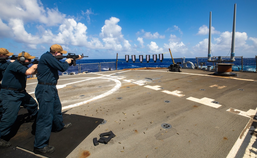 DVIDS - Images - USS Benfold Conducts M-16 Gun Shoot while Underway ...