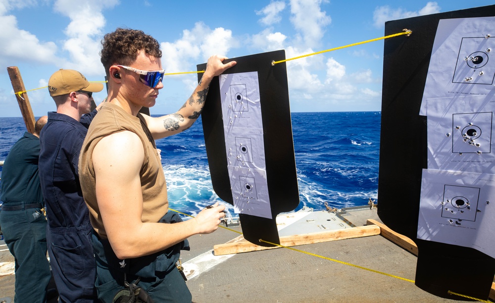 DVIDS - Images - USS Benfold Conducts M-16 Gun Shoot while Underway ...