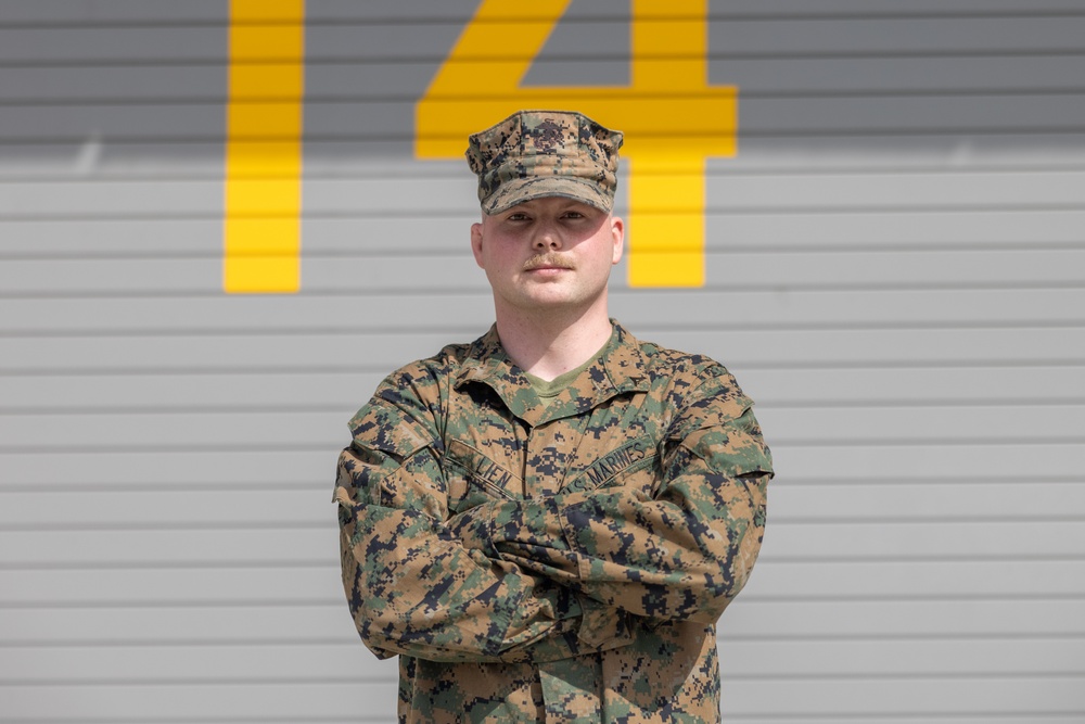 DVIDS - Images - 2d LAR LCpl Bryce Lien Reenlistment [Image 4 of 8]