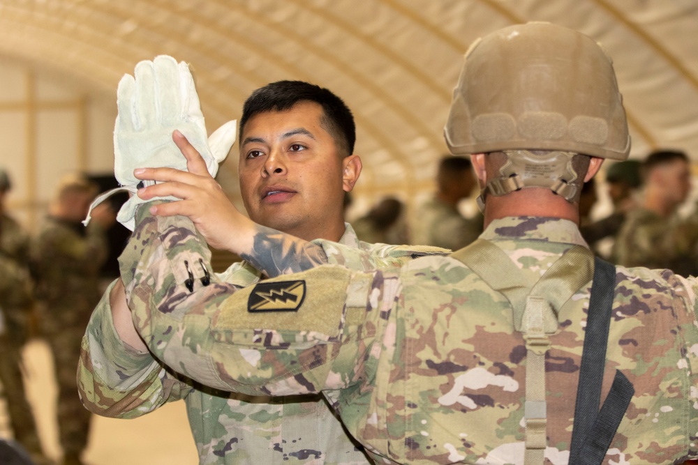 DVIDS - Images - Rappel Master course returns to Kuwait [Image 1 of 3]