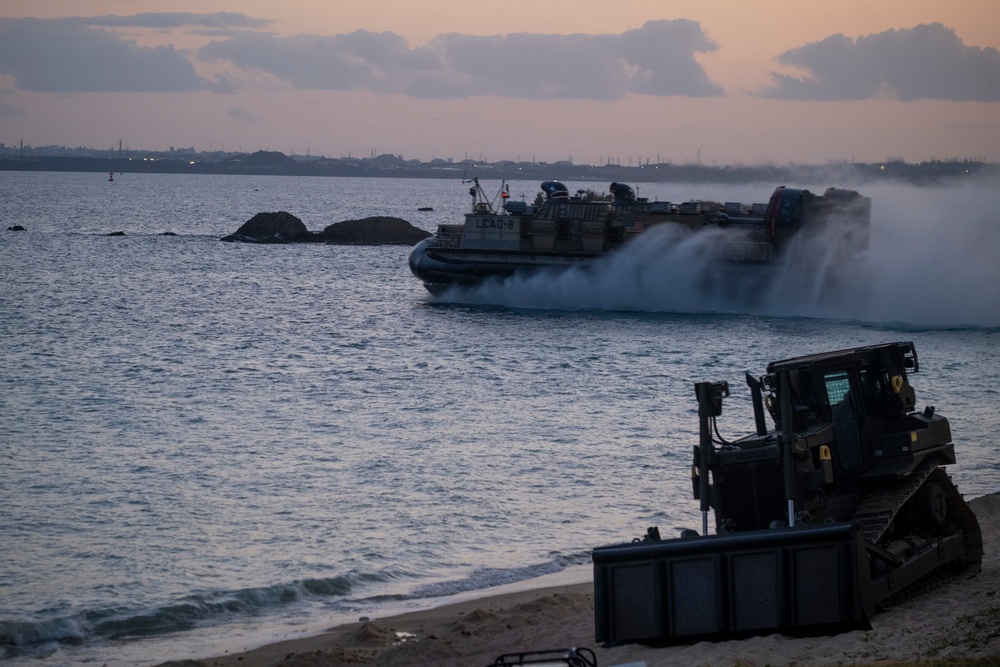 DVIDS - Images - LCAC Amphibious Operations: Iron Fist 23 [Image 3 of 7]