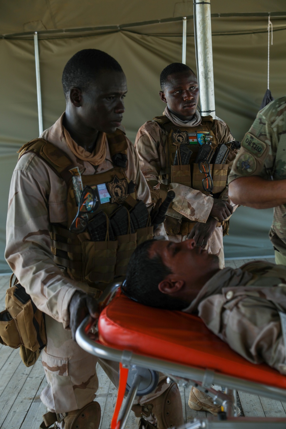 DVIDS - Images - Nigerien Soldiers execute a simulated casualty ...