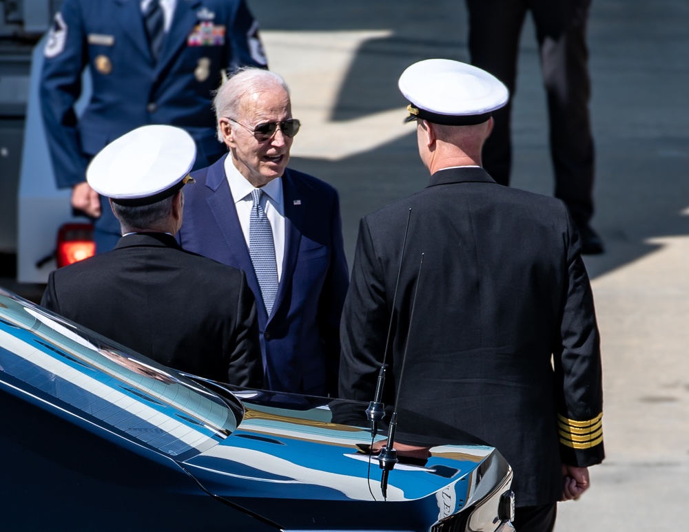 DVIDS - Images - POTUS arrives at NASNI [Image 6 of 6]