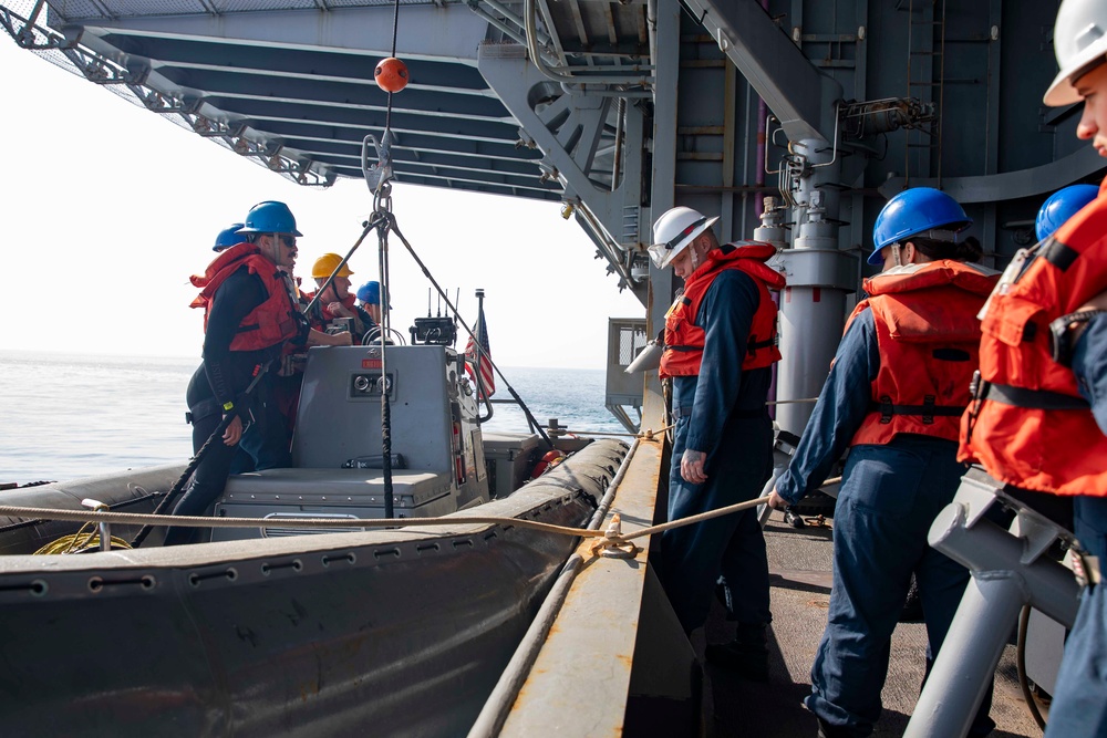 DVIDS - Images - Makin Island RHIB Ops [Image 3 of 3]