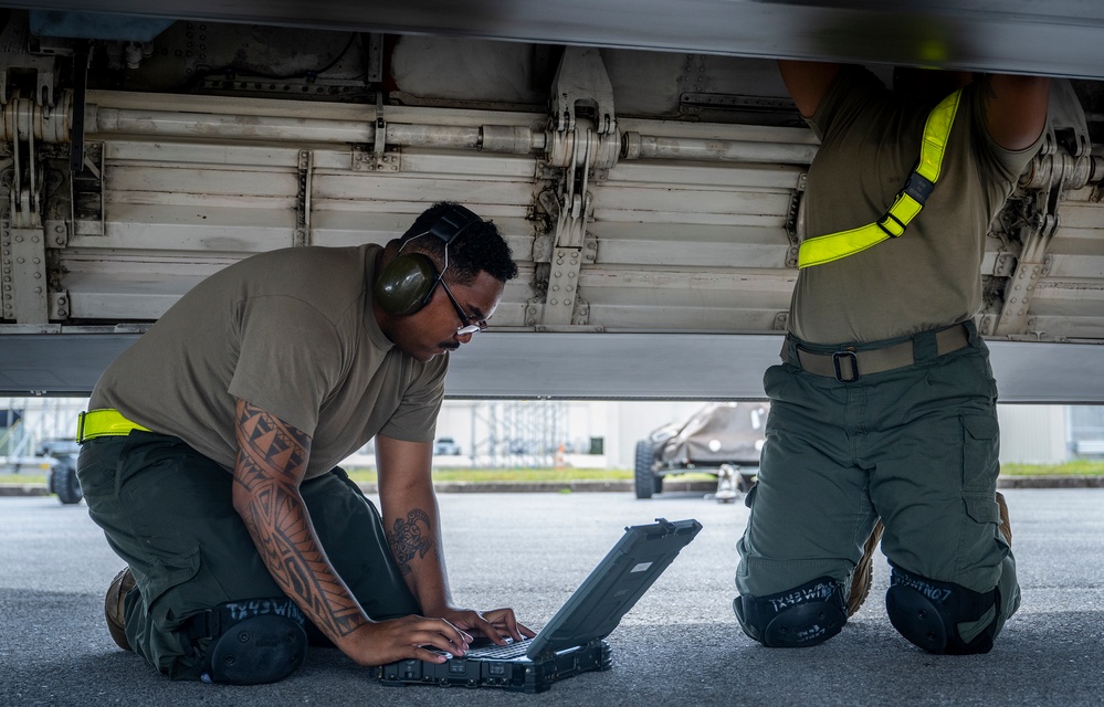 DVIDS - Images - Final Raptor weapons load at Eglin [Image 7 of 13]