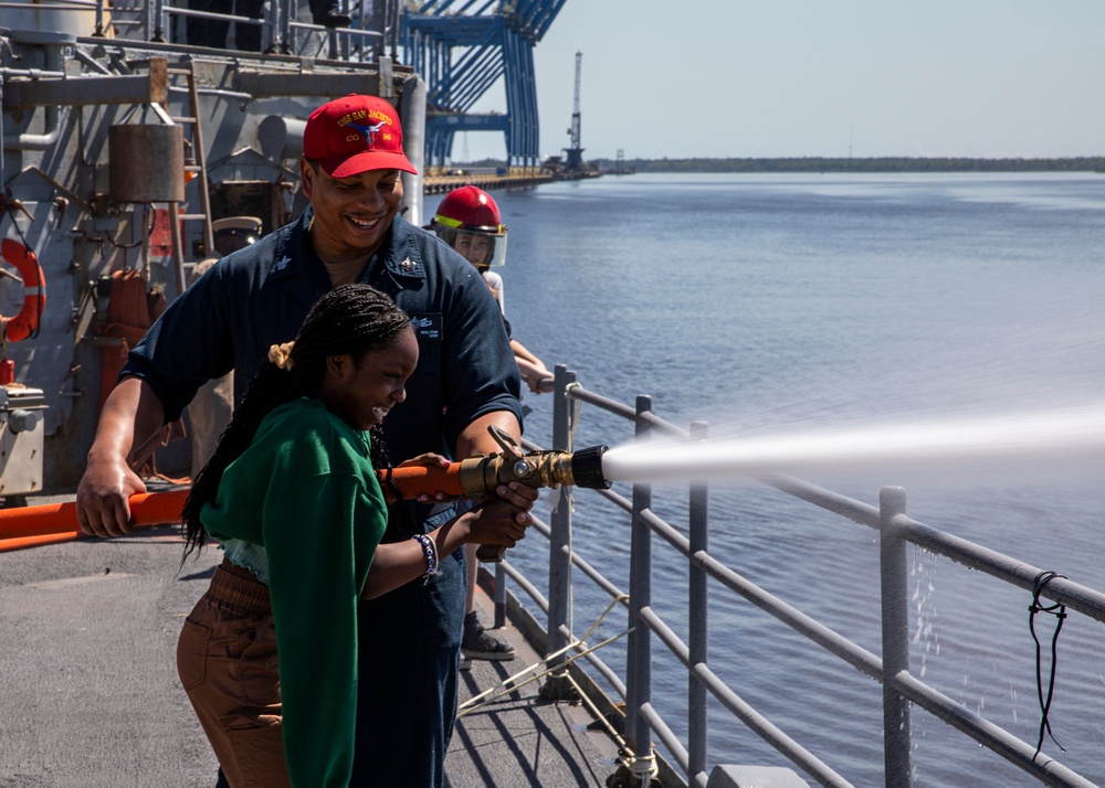 DVIDS - News - NAVSUP FLC Norfolk Contracting Supports Ship in ...