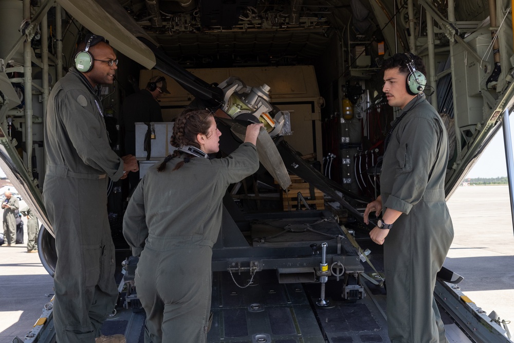 DVIDS - Images - Emerald Warrior 23 FTX: VMGR-252 conducts aviation ...