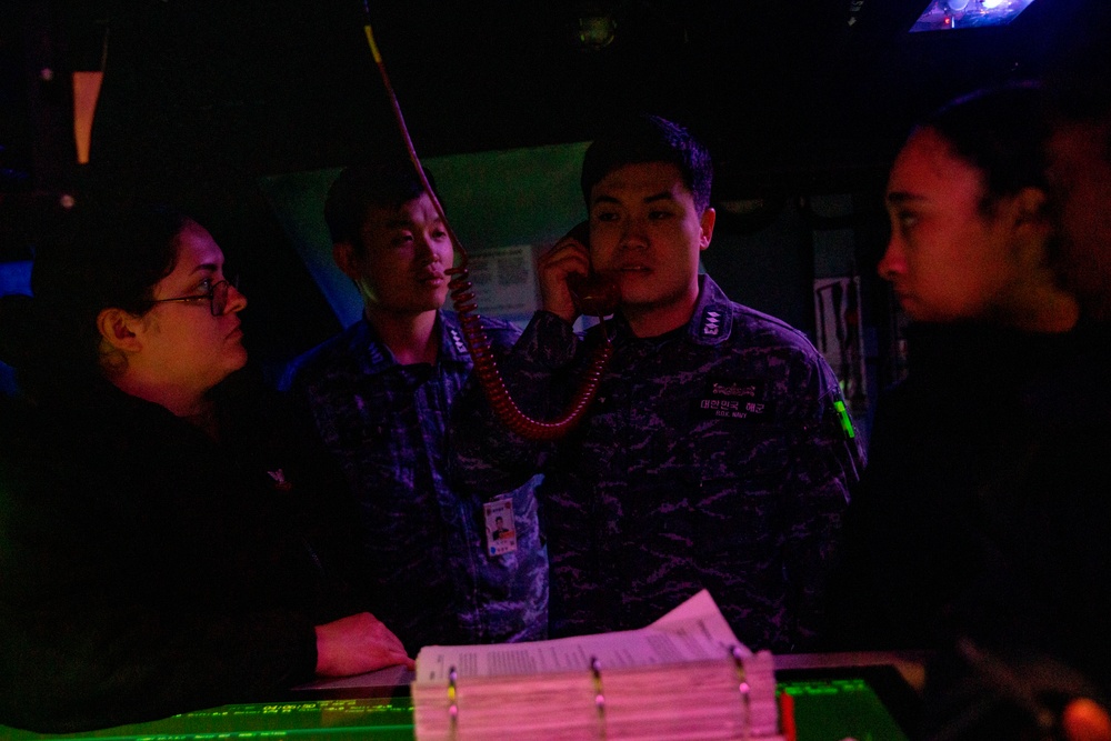 DVIDS - Images - USS John Finn (DDG 113) Conducts Bilateral Operation ...