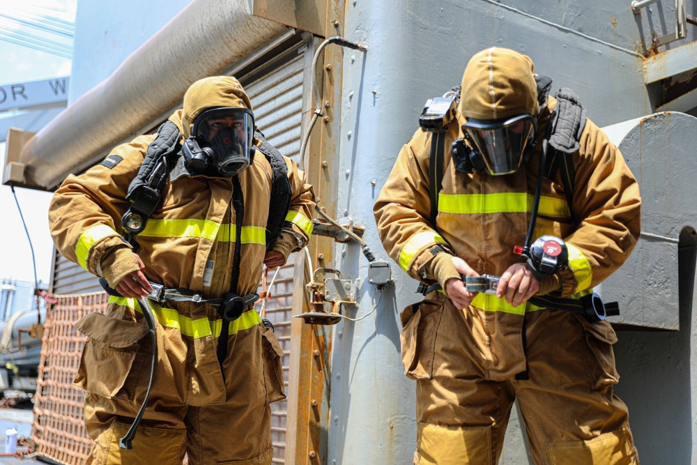DVIDS - Images - USS Carter Hall Conducts Damage Control Training ...