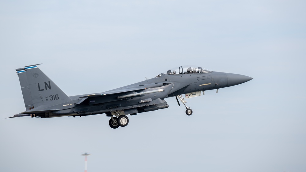 DVIDS - Images - Routine Flight Ops [Image 5 of 7]