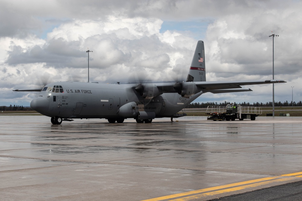 DVIDS - Images - Joint Training on Aircraft Operations [Image 9 of 11]