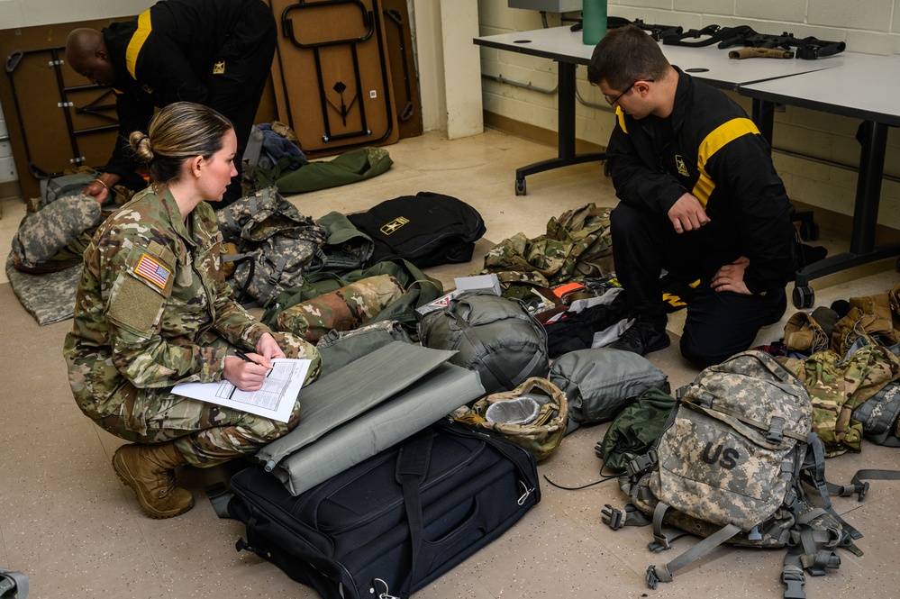 DVIDS - Images - NJNG Best Warrior In Processing [Image 3 of 6]