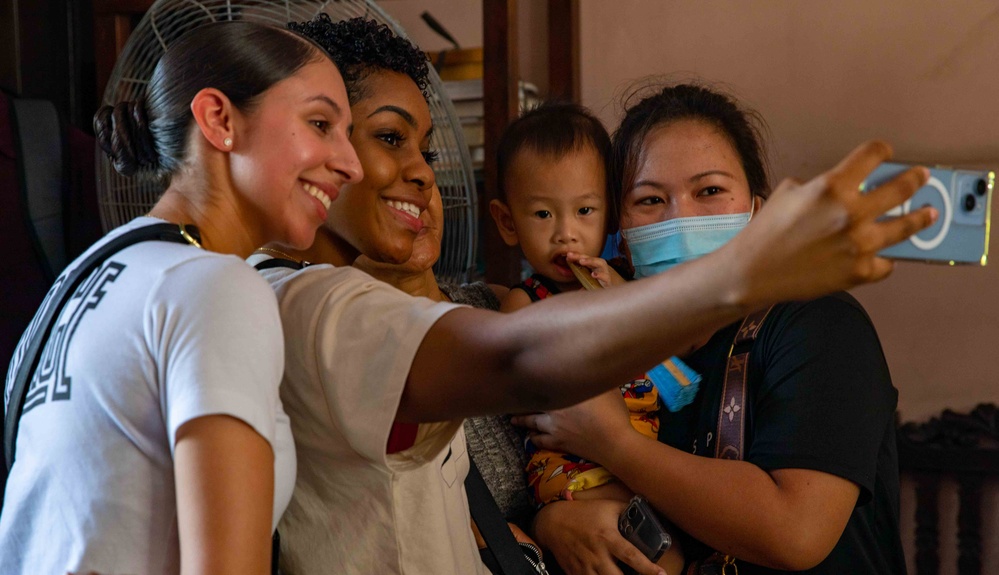 DVIDS - Images - Makin Island Sailors and Marines Participate in COMREL ...