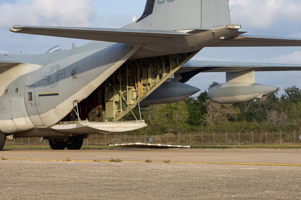 DVIDS - Images - VMGR-252 conducts a simulated-combat offload during ...