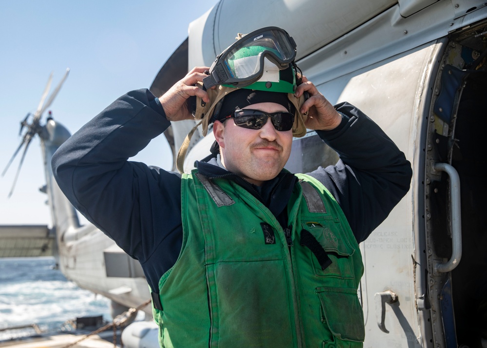 DVIDS - Images - Sailors Conduct Helicopter Maintenance Aboard USS John ...