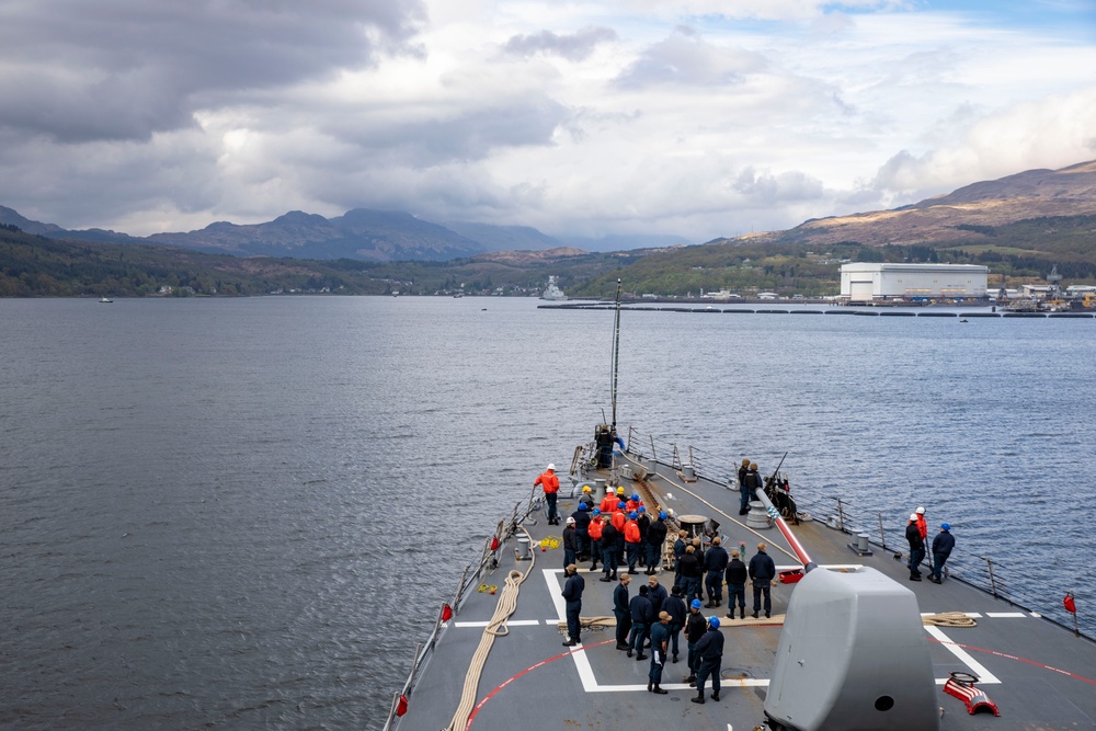 DVIDS - Images - USS Porter Arrives in Faslane, Scotland [Image 8 of 16]