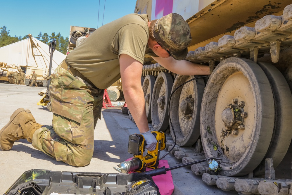 DVIDS - Images - 2-70AR Conduct Maintenance Operations on Tracked ...