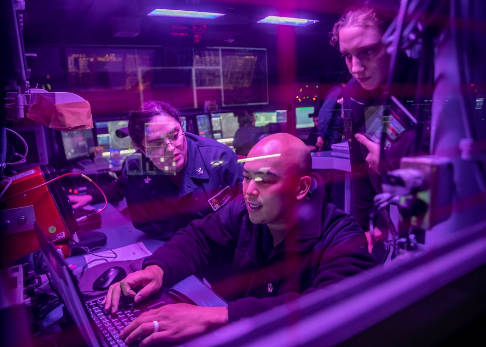 DVIDS - Images - Sailors Stand Watch in the Combat Information Center ...