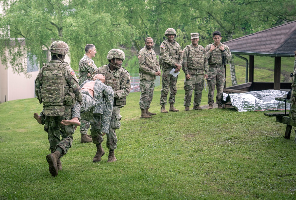 DVIDS - Images - 10th AAMDC conducts Combat Life Saving Course [Image 6 ...