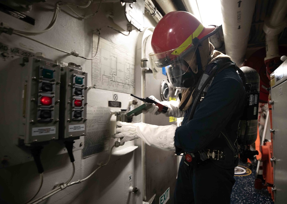 DVIDS - Images - USS Arleigh Burke Firefighting Training Drill [Image 3 ...
