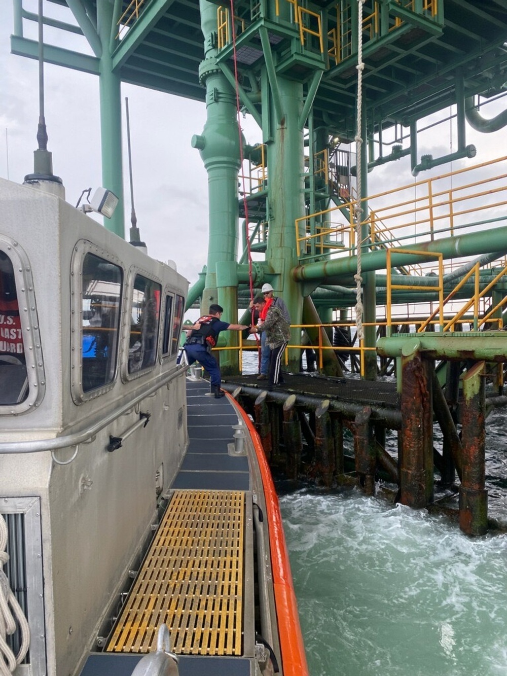 Dvids Images Coast Guard Rescues 3 From Oil Rig After Boat Starts