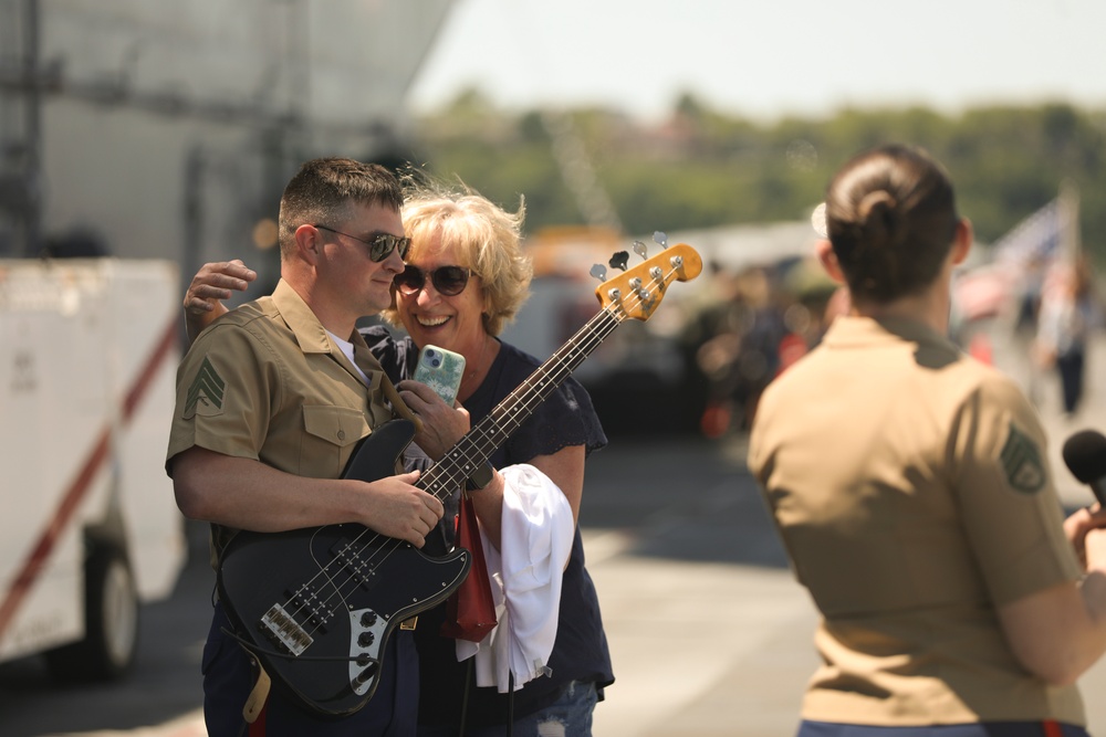 DVIDS - Images - Marine Corps Band Perfoms Aboard Wasp During Fleet ...