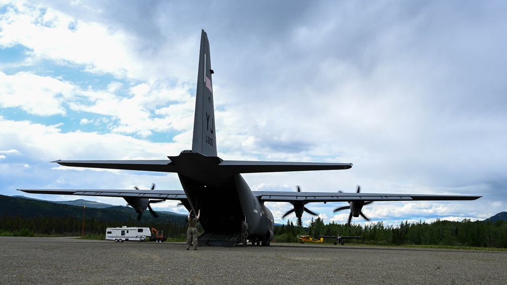 DVIDS - Images - U.S. Air Force Loadmaster unloads Marine Corps vehicle ...