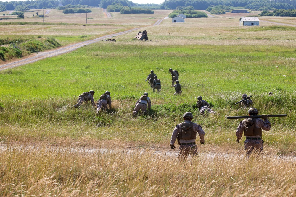 DVIDS - Images - 1st CEB conducts explosive breaching training [Image 3 ...