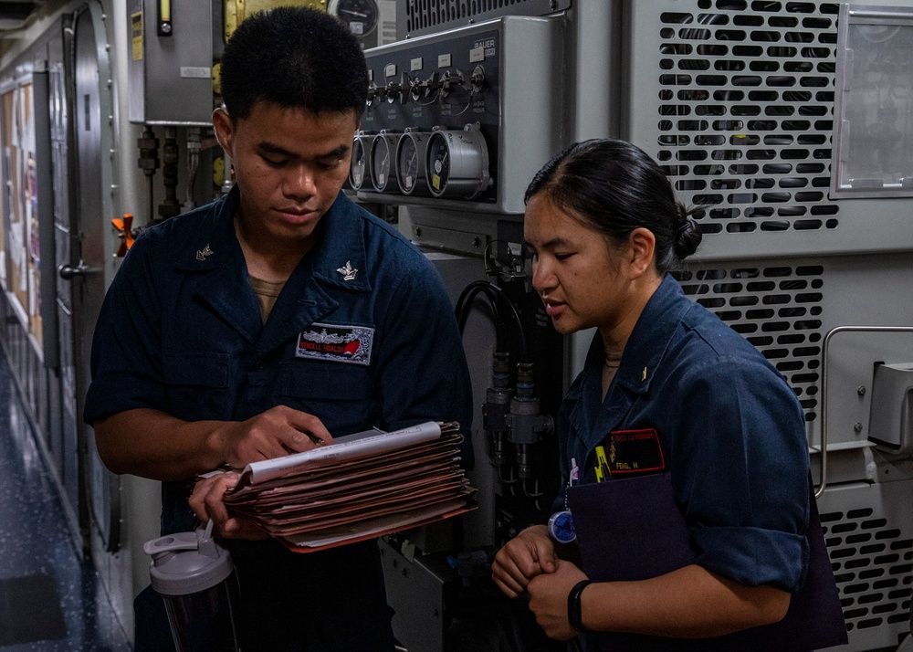DVIDS - Images - USS Rafael Peralta (DDG 115) conducts a zone ...