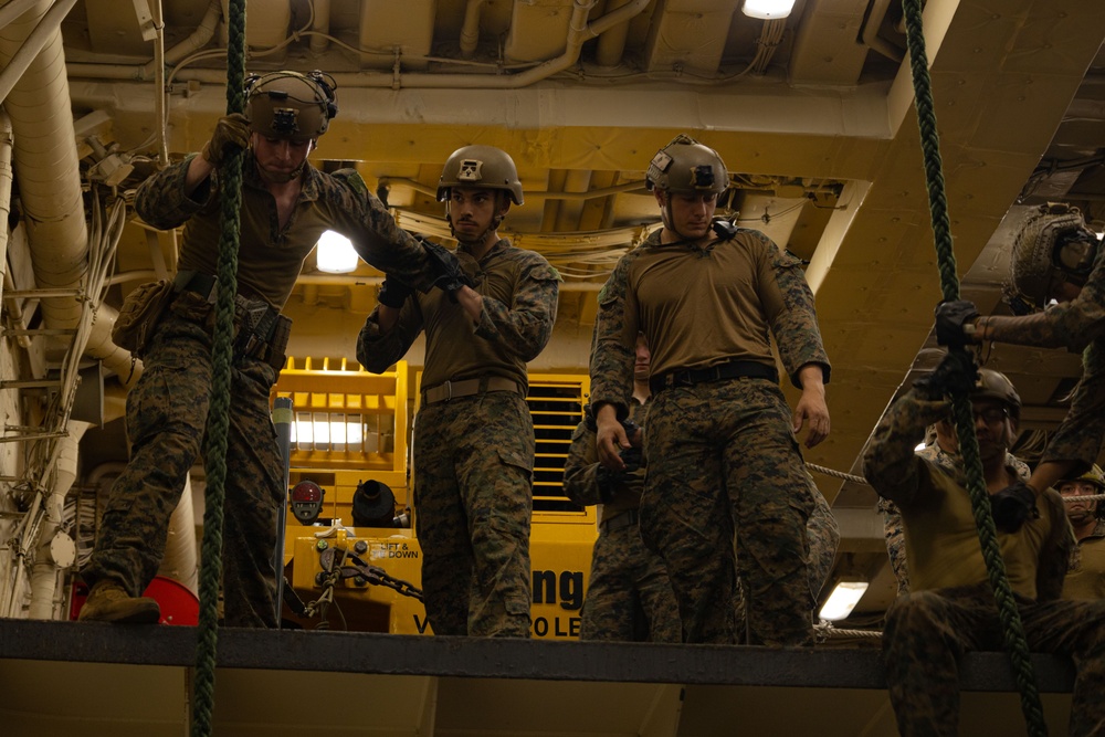 DVIDS - Images - Battalion Landing Team 2/1 Fast Ropes [Image 1 of 9]