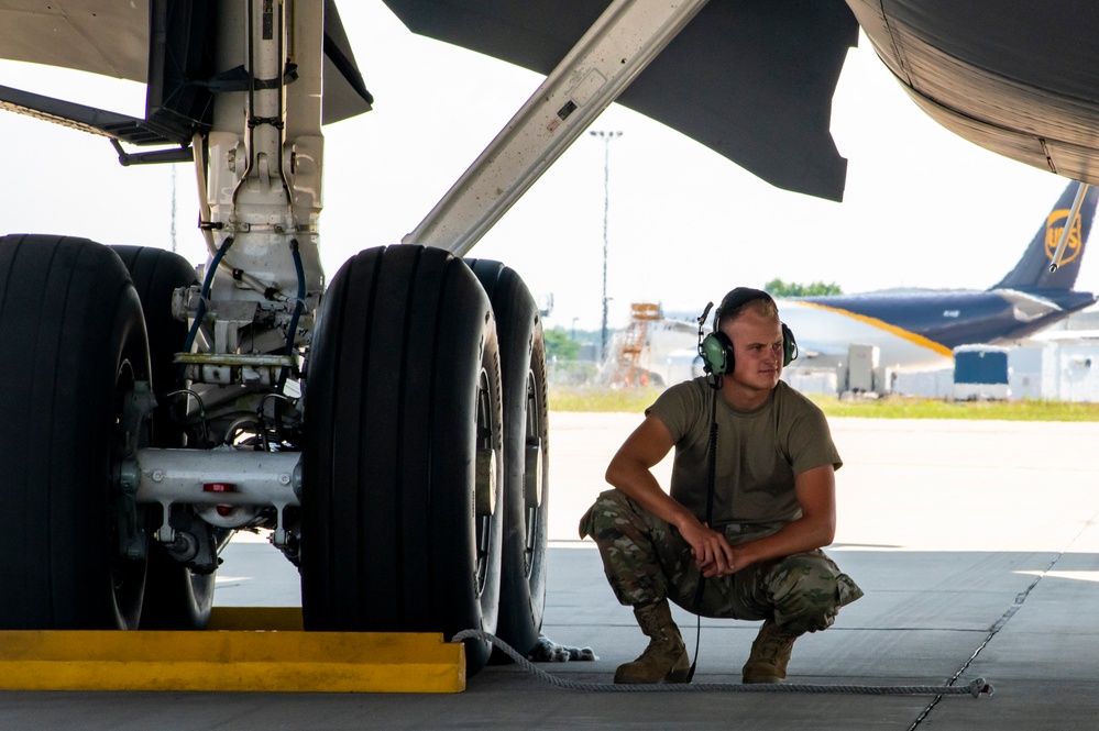 DVIDS - Images - 121st Airmen on flight line [Image 1 of 4]