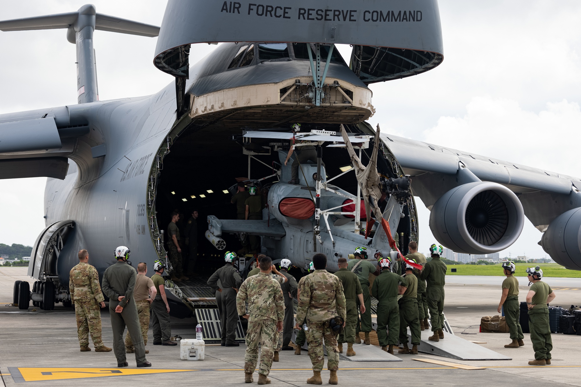 C 5 Galaxy Inside