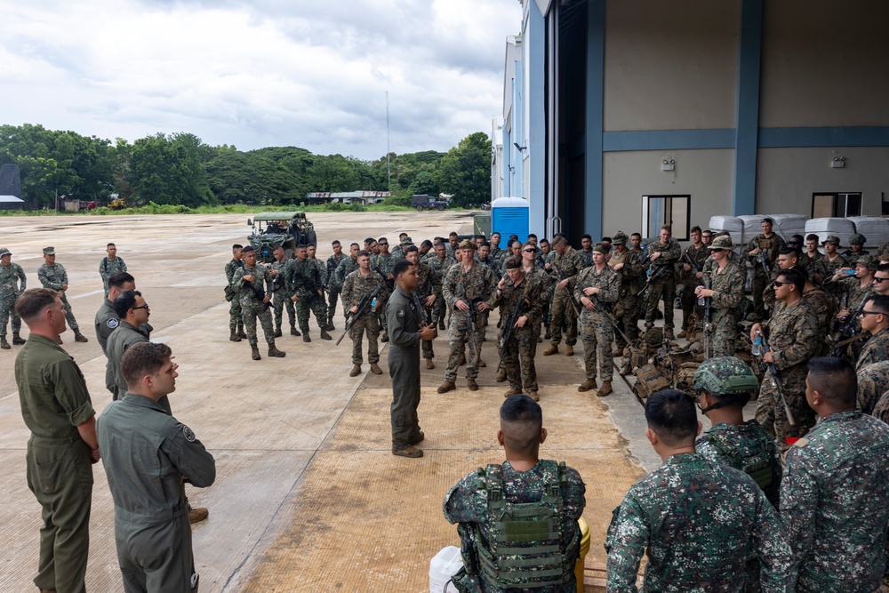 DVIDS - Images - Airfield Ops | U.S. and Philippine Marines conduct ...