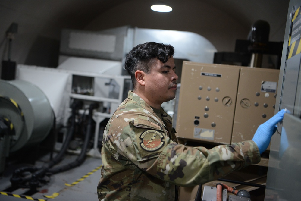 DVIDS - Images - USAFSAM visits MAFB to Continue Cancer Study [Image 5 of 5]