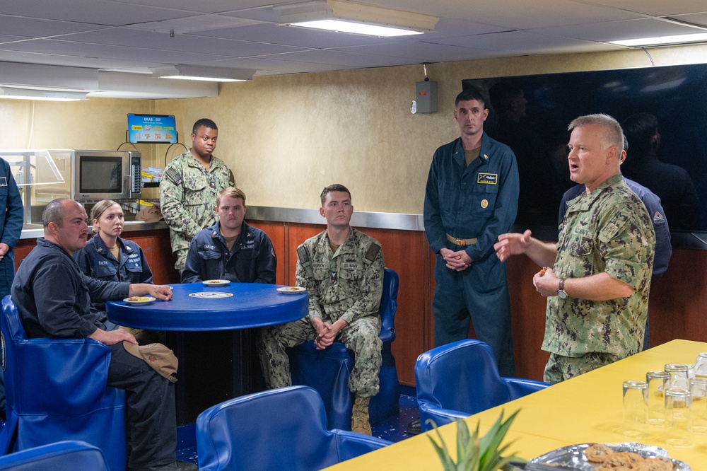 DVIDS - Images - ESG-3 Commander Visits USS Harpers Ferry (LSD 49 ...