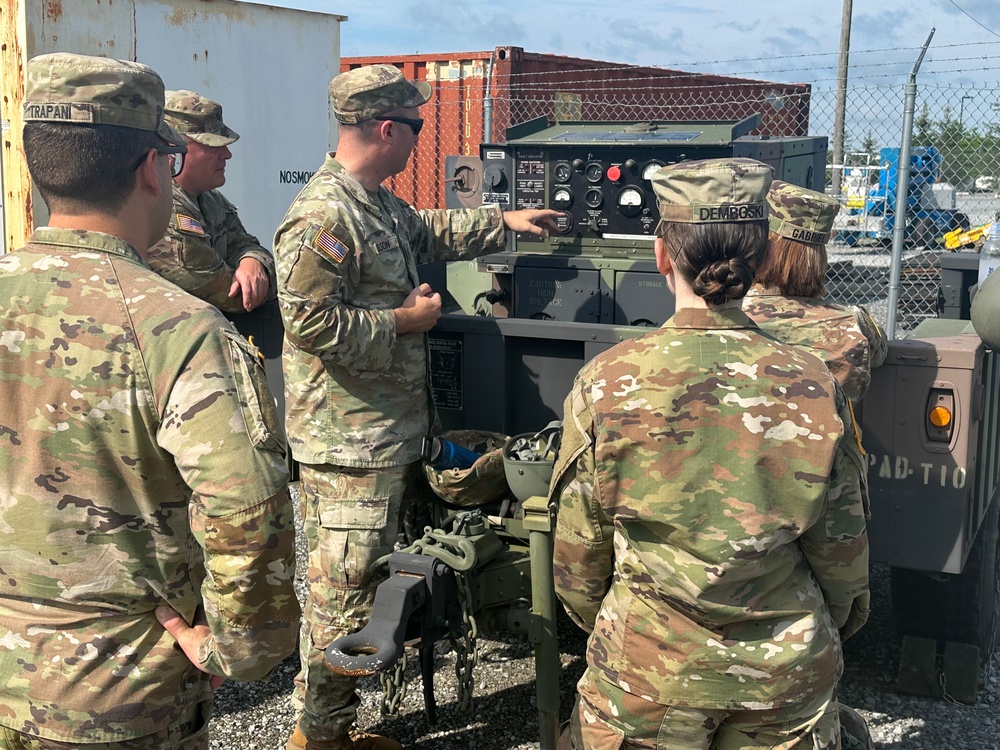 DVIDS - Images - Soldiers learn to maintain generators and vehicles