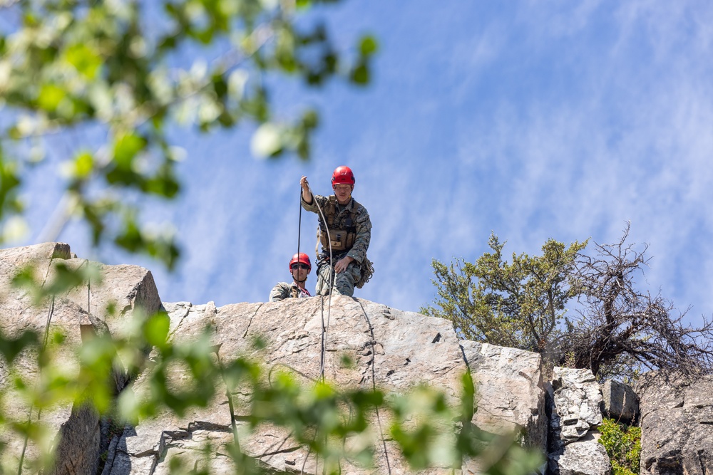 DVIDS - Images - Mountain Medicine 1-23 conduct rappelling exercises ...