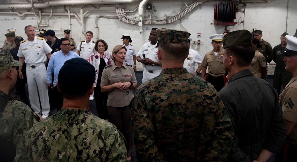 DVIDS - Images - U.S. Southern Command visits USS New York [Image 2 of 8]