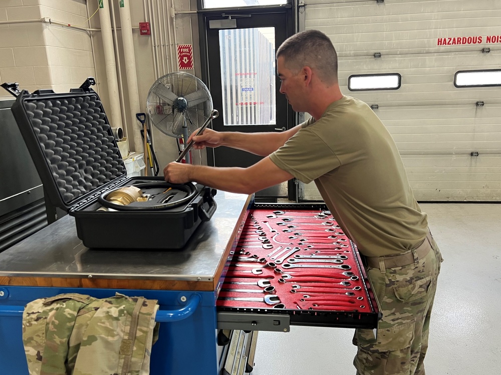 DVIDS - Images - AGE personnel ensure we are ready for take off [Image ...
