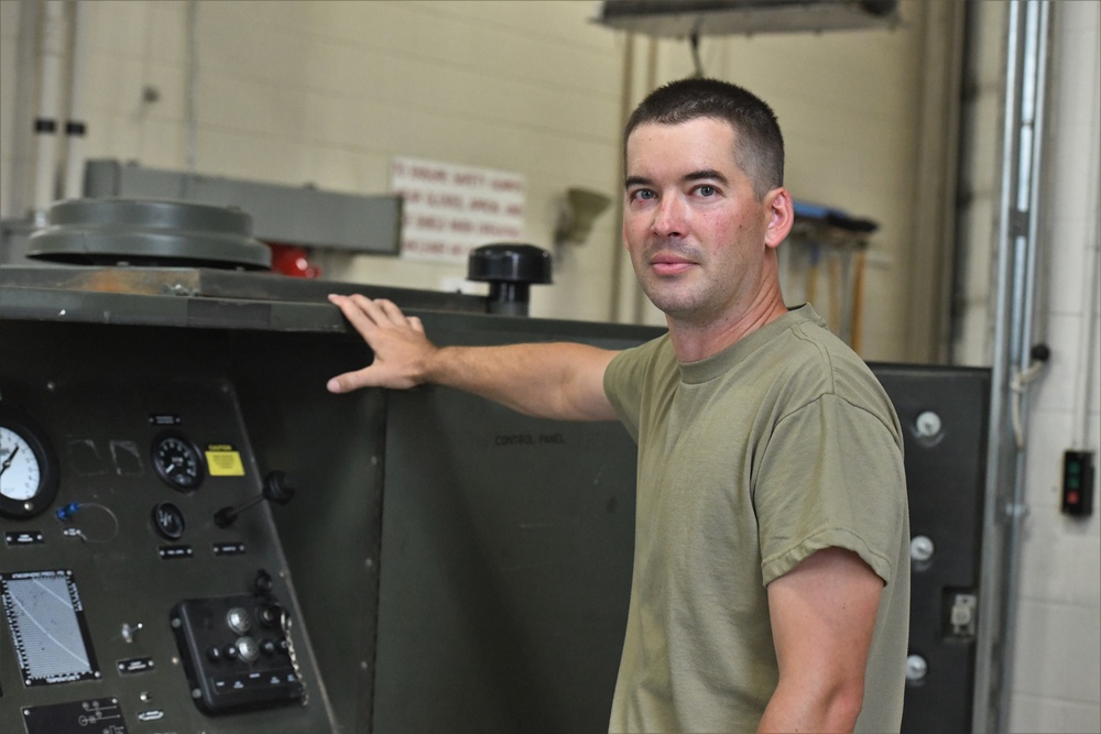 DVIDS - Images - AGE personnel ensure we are ready for take off [Image ...