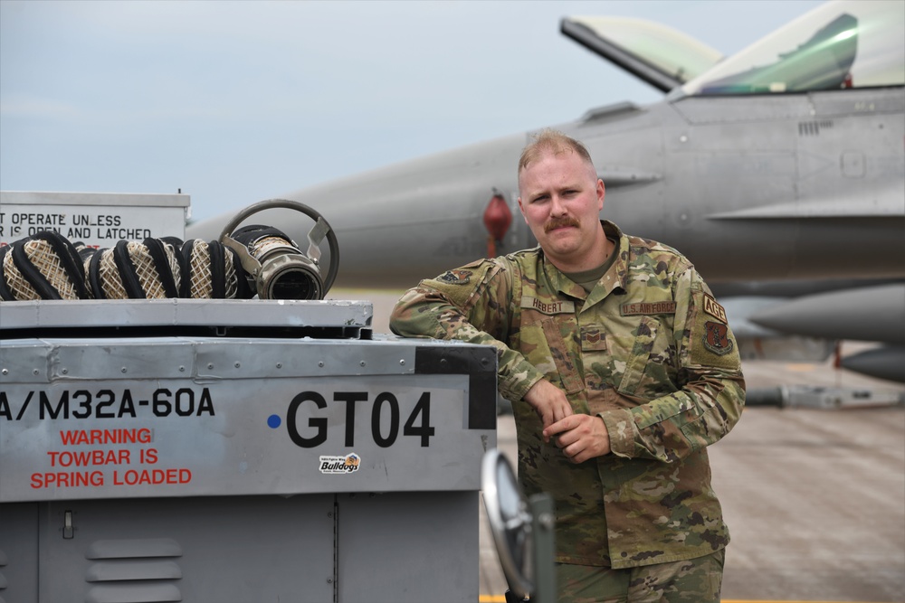 DVIDS - Images - AGE personnel ensure we are ready for take off [Image ...