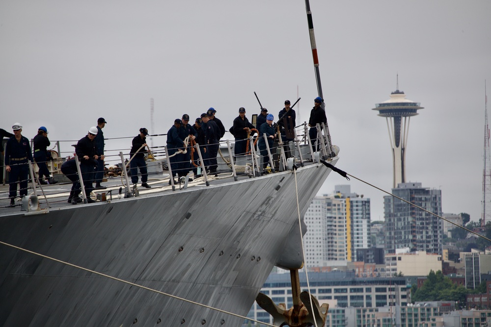 DVIDS - Images - USS Barry Departs Seattle Fleet Week [Image 4 of 5]