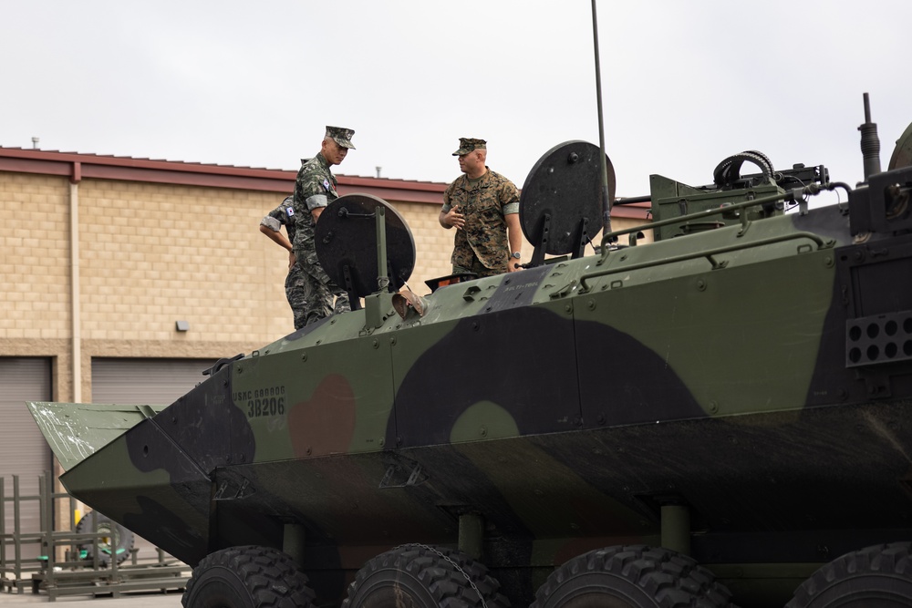DVIDS - Images - U.S., ROK Marines static display [Image 1 of 5]