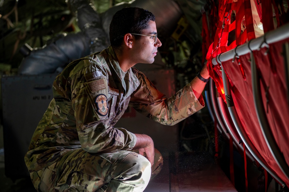 DVIDS - Images - 97th ARS Hosts ROTC Incentive Flight [Image 2 of 6]
