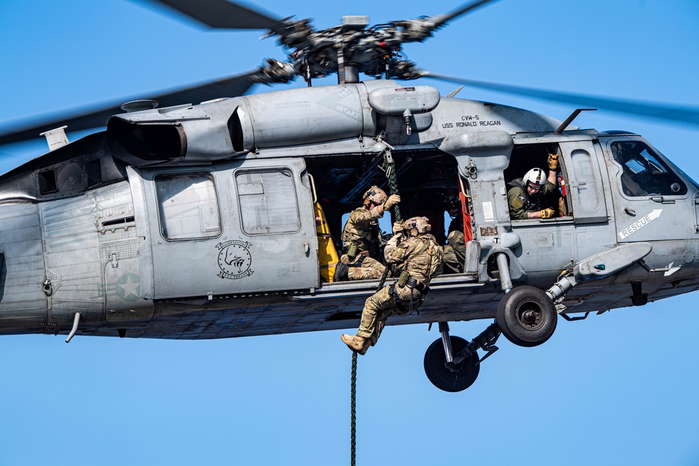 DVIDS - Images - Members of EODMU 5 conduct fast-rope exercises aboard ...