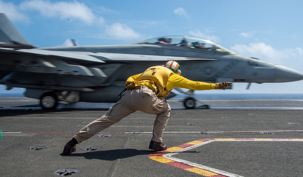 DVIDS - Images - USS Ronald Reagan (CVN 76) conducts flight operations [Image 3 of 3]