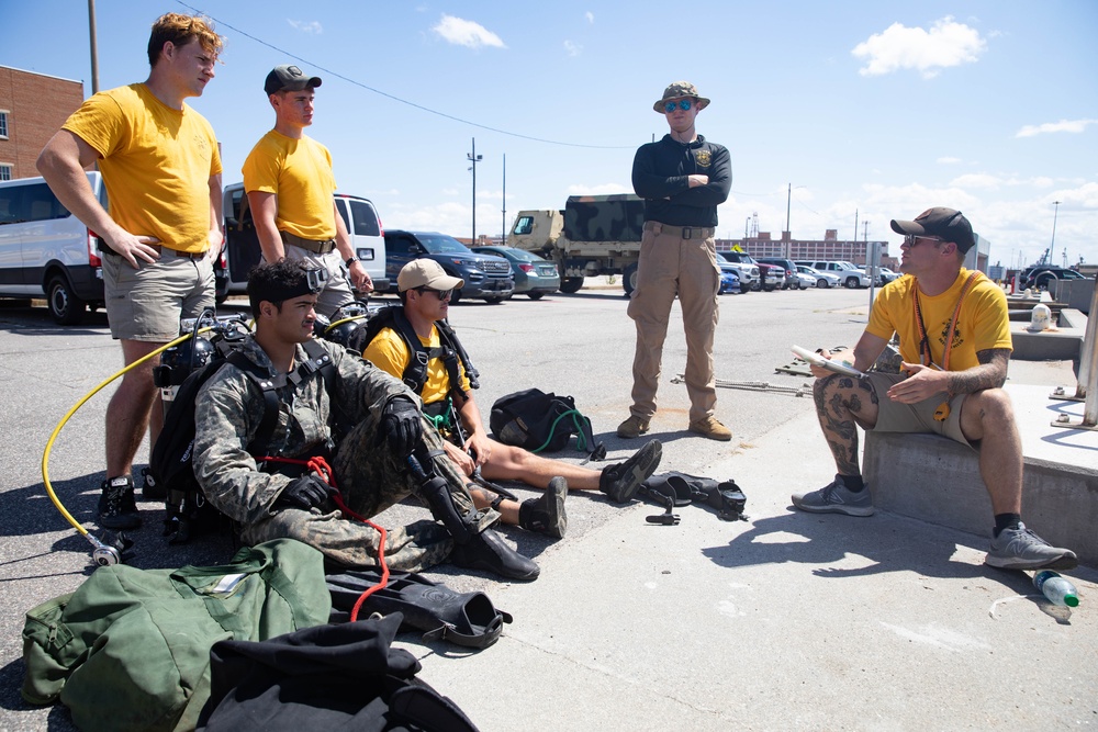 DVIDS - Images - 74th EDD and 554th ECC Conduct Port Damage Repair ...