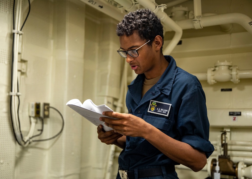 DVIDS - Images - Sailors Aboard USS John Finn (DDG 113) Conduct ...