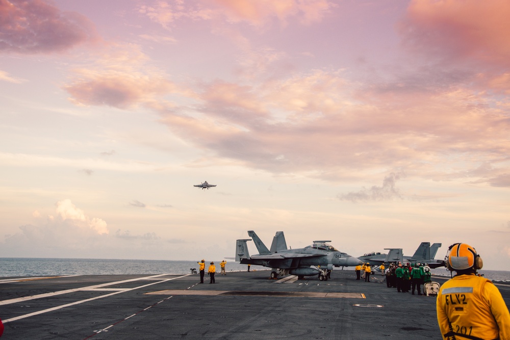 DVIDS - Images - Sunset Flight Operations [Image 2 of 3]