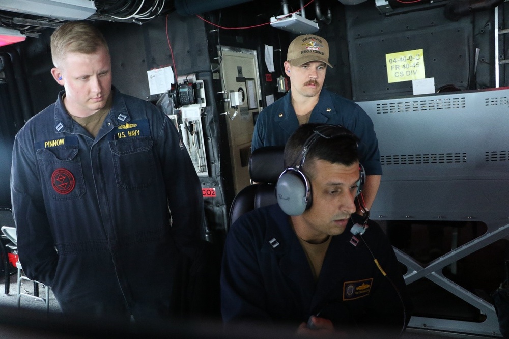 DVIDS - Images - USS MANCHESTER BLUE embarked on USS CINCINNATI ...